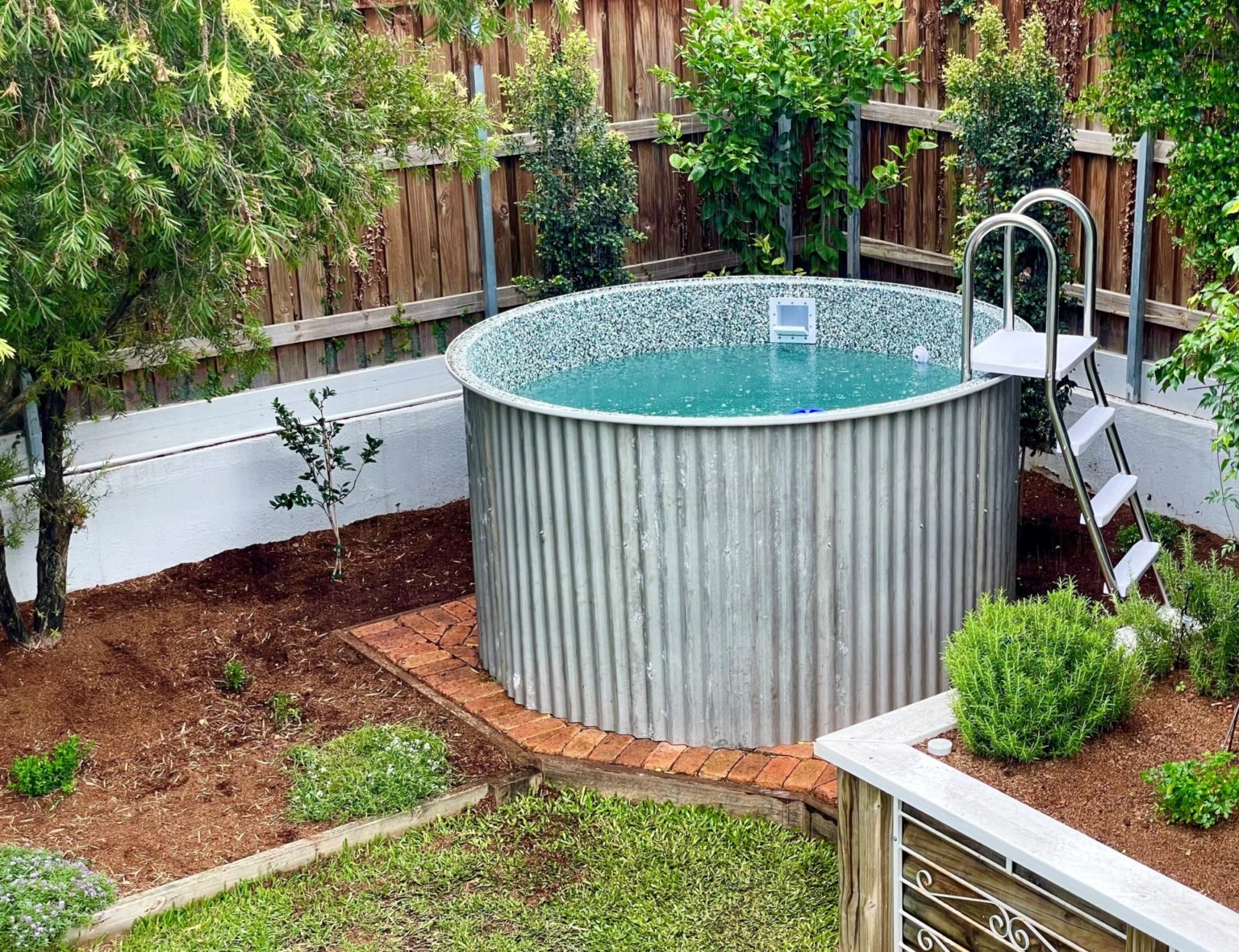 NEW 'Pebble Look' Tug Plunge Pool - Polyworld Water Tanks