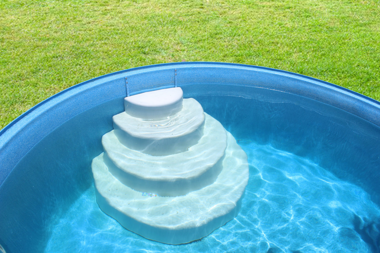 Pool Steps | Polyworld