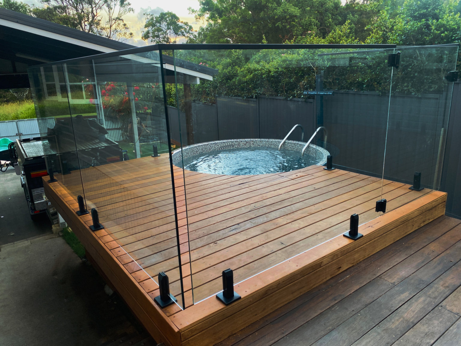 'Pebble Look' Tug Plunge Pool - Polyworld