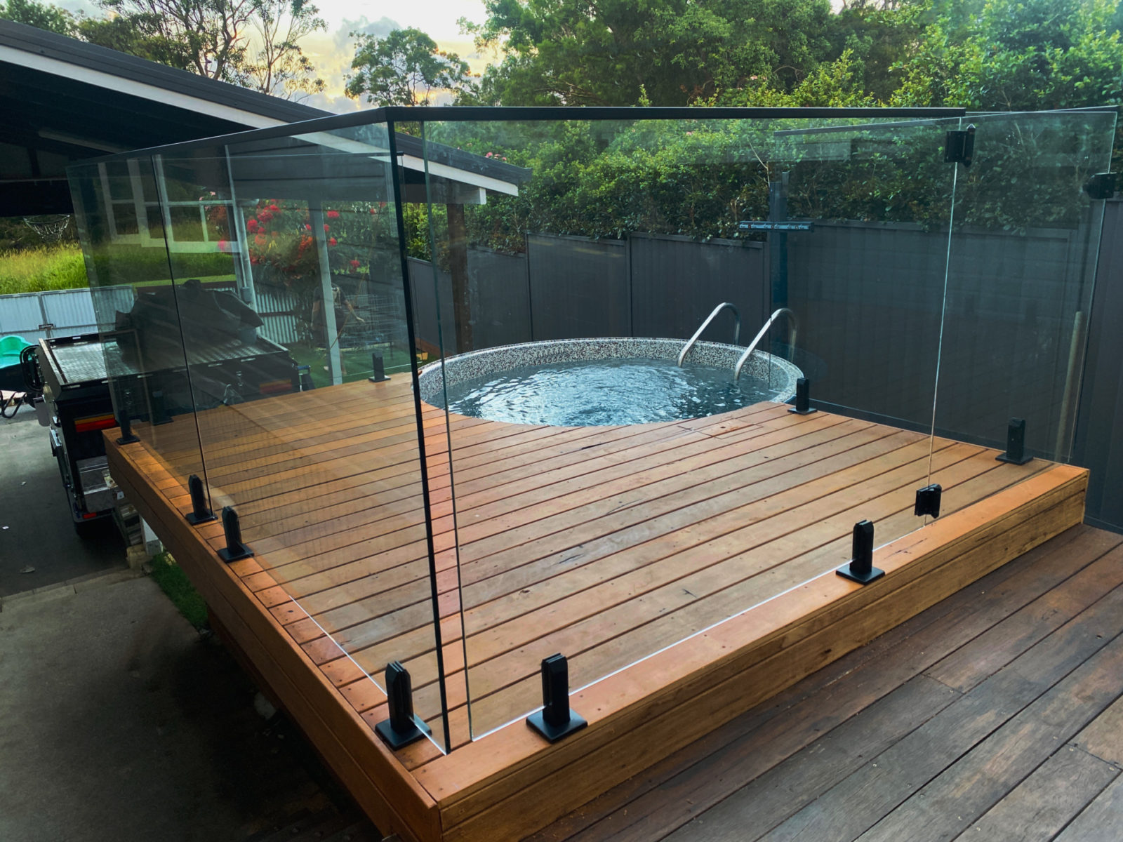 'Pebble Look' Tug Plunge Pool - Polyworld