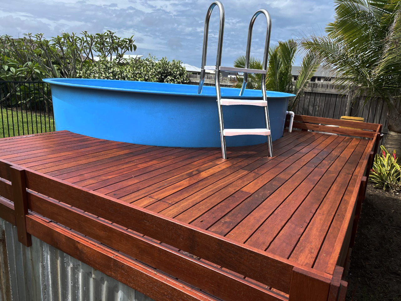 Pool Gallery - Polyworld